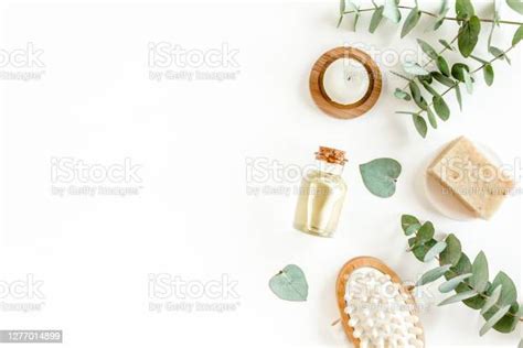 스파 배경 천연 유기농 스파 화장품 제품 친환경 욕실 액세서리 유칼립투스 잎 흰색 배경에 스킨 케어 개념 개념에 대한 스톡 사진 및 기타 이미지 Istock