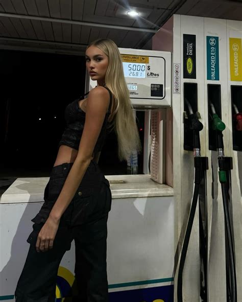 Summer Rose Hart Image