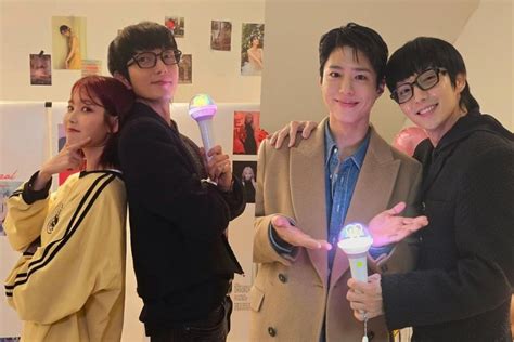 Lee Joon Gi Se Reunește Cu Iu în Culisele Concertului Ei și Pozează și