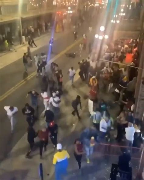 악몽으로 변한 美핼러윈 축제 총격으로 최소 20명 사상 파이낸셜뉴스