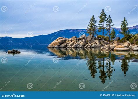 å®¢äººå ¯ä¥æ¬£èµ è¥¿ç ­ç‰™éŸ¦æ ¯å ¡åœ£çŽ›ä¸½å¤§æ•™å ‚çš„æ™¯è‰²ã€‚è¥¿ç