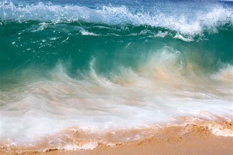 100 Beach Waves Wallpapers