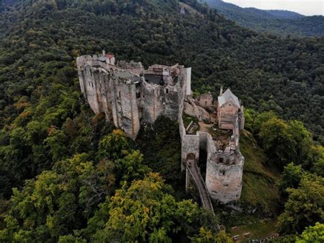 Hrad Uhrovec Turistika Na Uhrovský Hrad Vstup Zadarmo