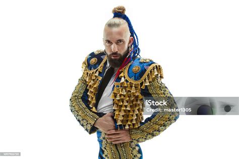 Torero 블루와 골드 벌 또는 흰색 위에 절연 전형적인 스페인 투우사 Carnival에 대한 스톡 사진 및 기타 이미지 Carnival 경영자 경외감 Istock