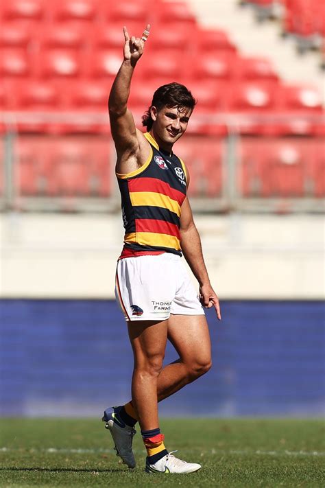 Pin By Ange Hillard On Afl In Footy Afl Pretty Babes