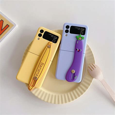 폰로드 폰로드 삼성 갤럭시 케이스 귀여운 캐릭터 바나나 가지 돼지 고양이 심플 슬림 트렌디 디자인 Z플립3 지플립4 위시버킷