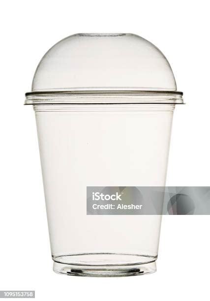 스무디와 칵테일 뚜껑 백색 배경에 고립 된 투명 한 플라스틱 컵 돔 건축적 특징에 대한 스톡 사진 및 기타 이미지 돔 건축적 특징 뚜껑 스무디 Istock