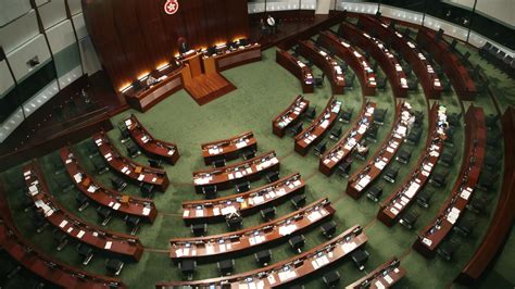 立會續審預算案 民主派批梁振英撕裂社會 提削特首辦開支至777元