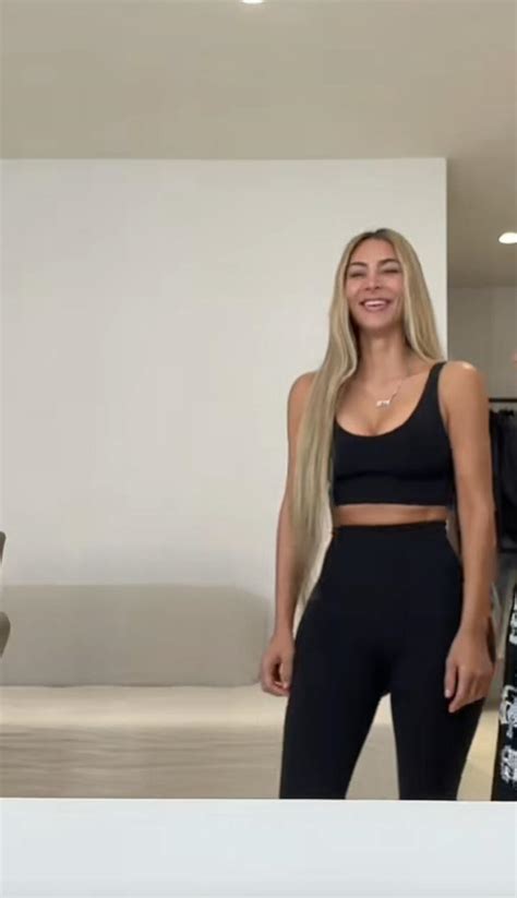 Kim Can Emote I Dont Know Why She Insists On Not Smiling In Photos