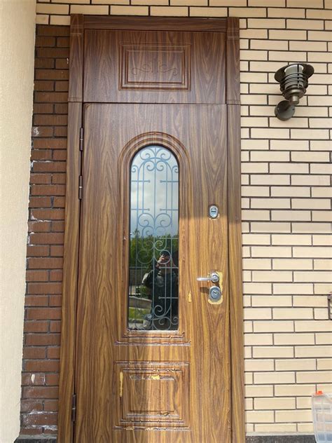 Замена поврежденной панели входной двери на окрашенную по Ral 8017 Отделка реставрация