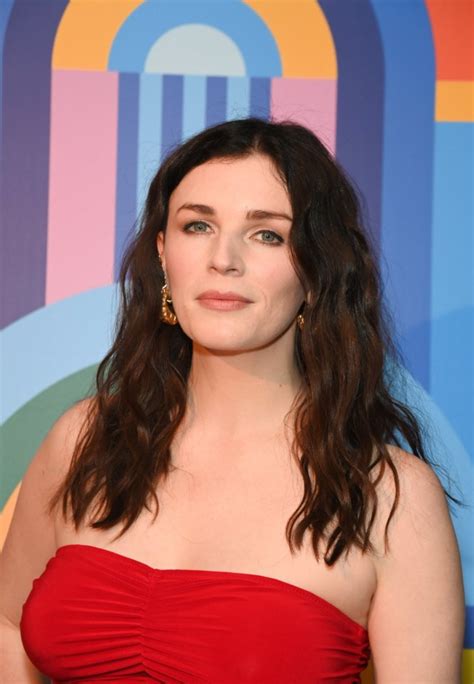 Inside Actress Aisling Beas Insane Wrestling Match As She Leaves Fans