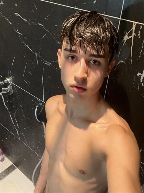 [19] Selfie In The Shower 💦 R Cuteguys