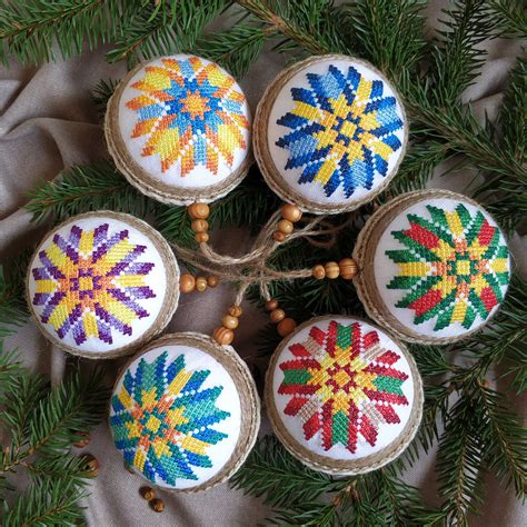 Вишиті новорічні іграшки ялинкові прикраси кулі набір 900 грн Витвори майстрів