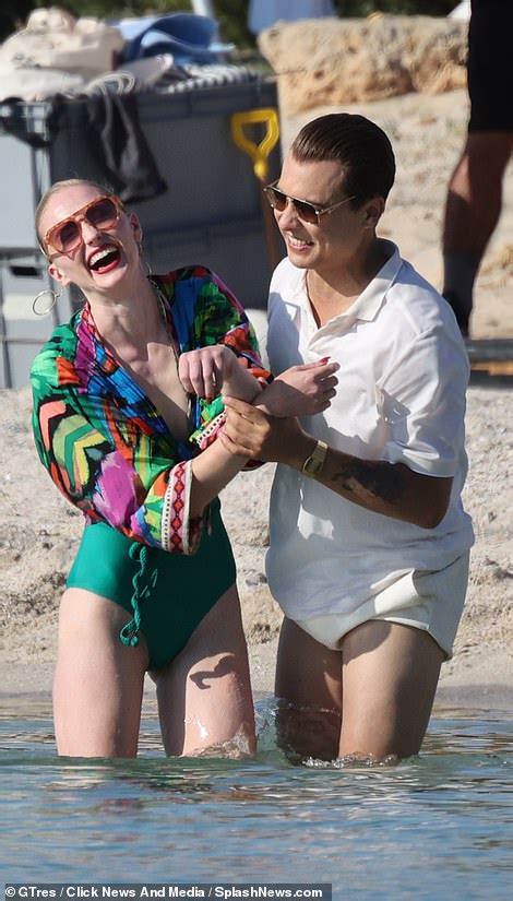 Frank Dillane Tattoos Sophie Turner Kisses Costar On Set While Filming