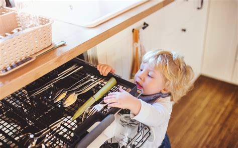 როგორ დავიცვათ ბავშვის უსაფრთხოება საკუთარ სამზარეულოში წაიკითხეთ 9 რჩევა პედიატრებისგან