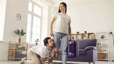 Know These Strange Behaviours Shown By A Woman In Love Eastrohelp