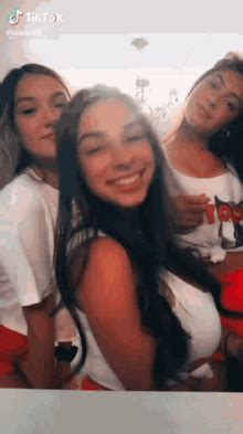 Girls Giving Girls Lap Dance S Tenor
