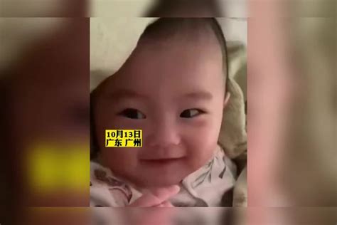 宝妈拍视频记录下，小宝宝起床躺床上咿呀咿呀说话感觉心都萌化了