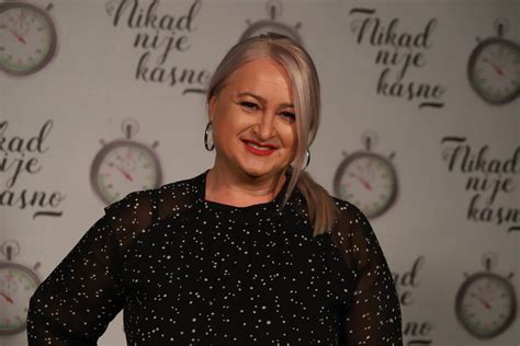 Nadina Mustafić Grand Online