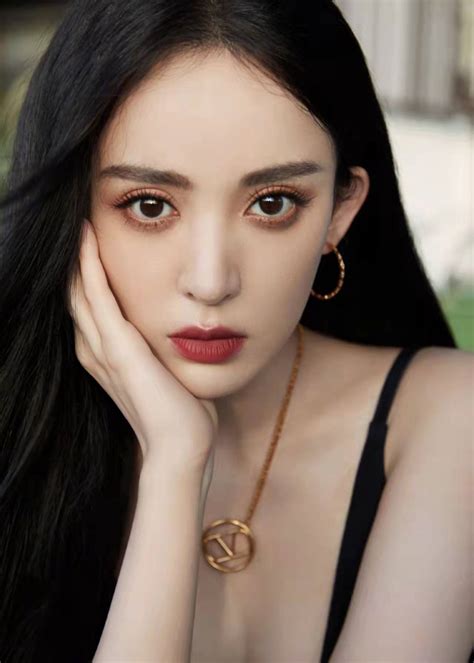 女星古力娜扎写真合集：沉鱼落雁、天生丽质 搜狐大视野 搜狐新闻