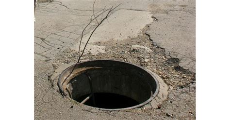 30 годишен почина паднал в шахта с откраднат капак