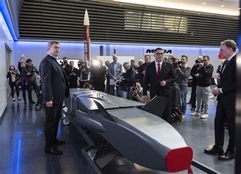 Ministerpräsident Söder Zu Besuch Bei Mbda Deutschland Offizielle