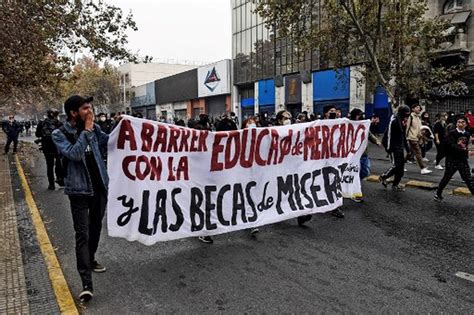 Estudantes Manifestam Se No Chile Por Melhorias No Sistema De Ensino