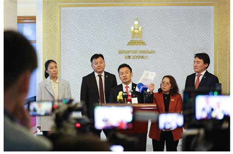 Боловсролын зээлийн сангаас хууль бусаар зээл олгосон сайдуудын тушаалыг хүчингүй болгоно гэв