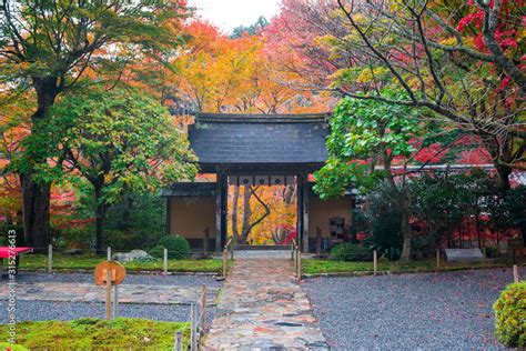 京都 大原 寂光院の山門と紅葉 Stock Photo Adobe Stock