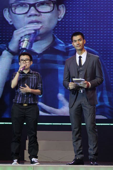 Bee T khoe khả năng chơi nhạc cụ trên sân khấu