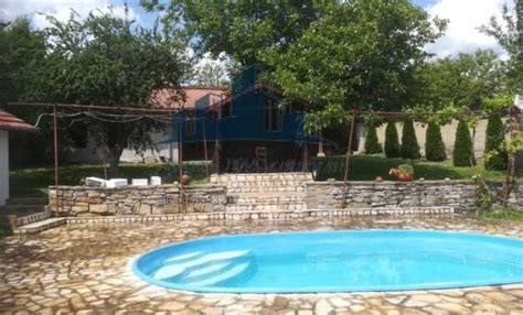 язовир Тича Къща на брега на яз Тича Едноетажна къща 130 кв м РЗП 1300 кв м двор Къщи Вили