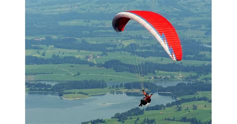 Терористите виновни за атентата в Анкара вероятно са дошли в Турция с парапланер