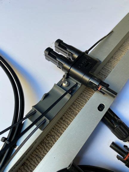 🔧 Mc4 Parallel Connector Bracket・free Stl File For ・cults