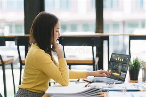 Advisor Financial Business Analytics Woman Analyzing Data Charts Graphs And A Dashboard On