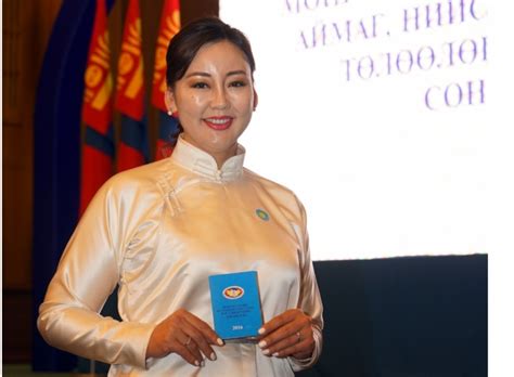 Л Гүндалайгийн эхнэр Л Аззаяа намын нэрээ өөрчлөх хүсэлтийг УДШ д хүргүүлжээ E Mn