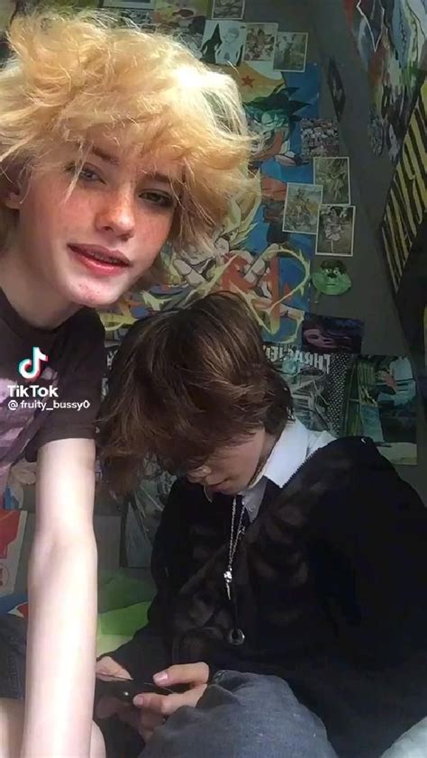 Épinglé Par Danielle Stradley Sur Cool En 2025 Hommes Gays Garçons