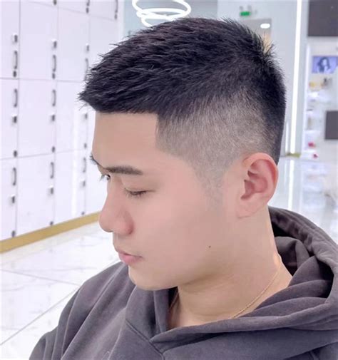 栗子头又双叒叕火了 简单清爽帅气有型男士短发 美发站