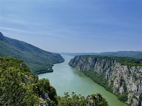 ReportaŽa Mogočna Donava Eno Najlepših Doživetij Je Plovba Po