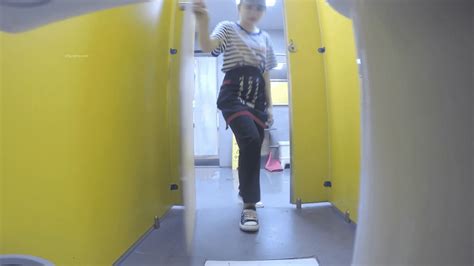 私房偷拍大神晓月原创餐厅随拍 ️服务员小美女 变态少妇闻自己擦b纸 福利花园