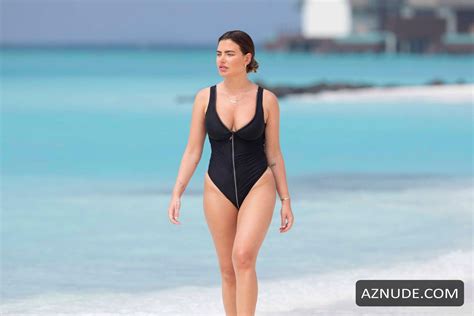 Megan Barton Hanson Enjoying Her Holiday In The Maldives At The Heritance Aarah Resort Aznude