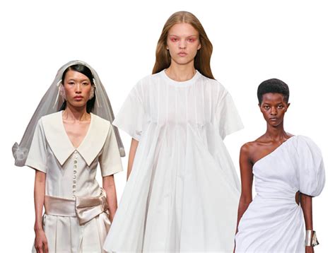 런웨이 위 화사한 화이트 드레스