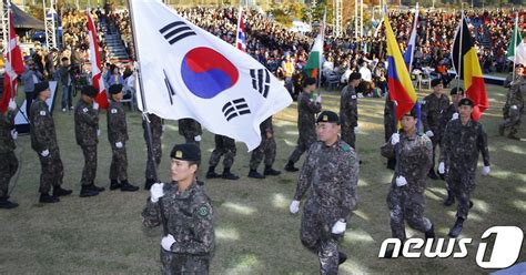 6 25전쟁 참전국가 국기 입장