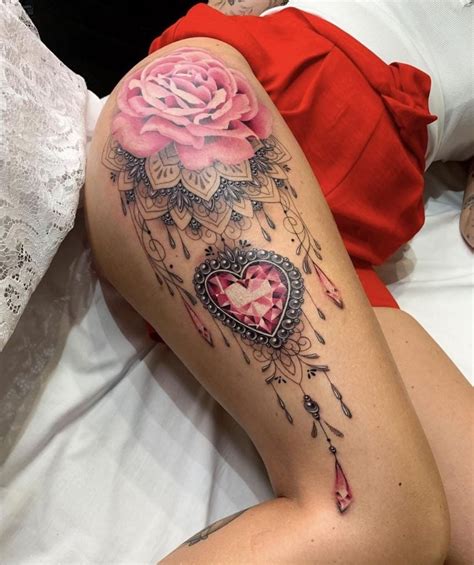 30 Of The Sexiest Hip Tattoos For Bold Women To Try In 2024