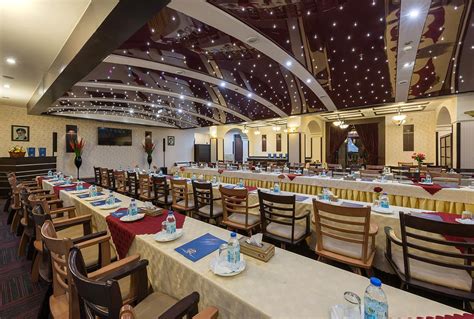 چیدمان U شکل سالن همایش