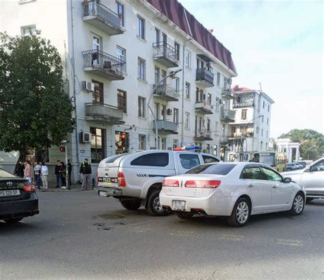 ბათუმში პოლიციის მანქანა და მსუბუქი ავტომობილი ერთმანეთს შეეჯახა