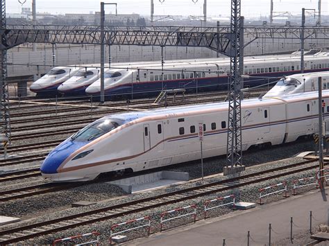 E2 Series And E7 Series Shinkansen 列車の旅 鉄道車両 新幹線