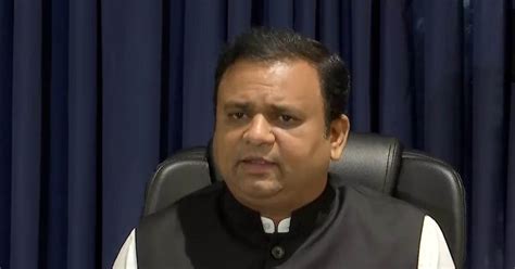 राष्ट्रवादी काँग्रेस पक्ष एकच त्या पक्षाने फूट पडल्याचे सांगितले नाही