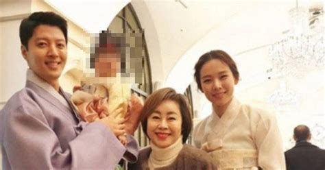 조윤희 이동건 딸 사진 공개에 부모로서 원치 않아 삭제 요청