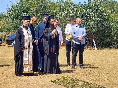 Ексклузивно в Eranova Bg Сливенският митрополит Арсений отслужи за