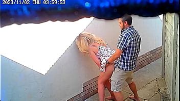 Pareja atrevida captada follando en público por cámara CCTV XVIDEOS COM